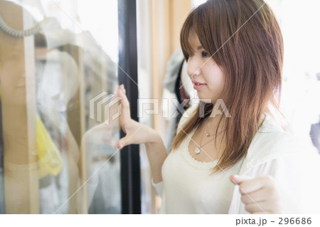 デパート 若者 お店の写真素材 [296686] - PIXTA