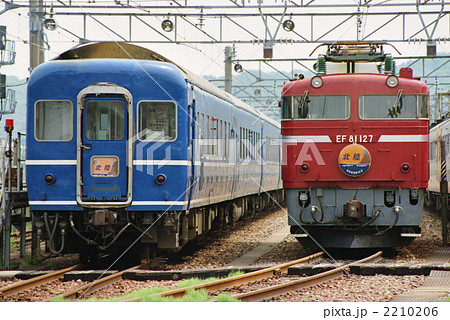 14系EF81寝台特急ブルートレイン北陸の写真素材 [2210206] - PIXTA