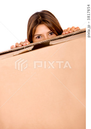 girl looking over a boxの写真素材 [3817654] - PIXTA