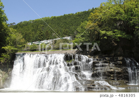 新緑の烏山線の写真素材 [4816305] - PIXTA