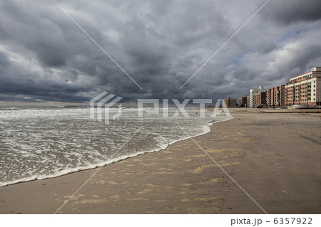 Rockaway beach. NY. Day after Hurricane Sandyの写真素材 [6357922] - PIXTA