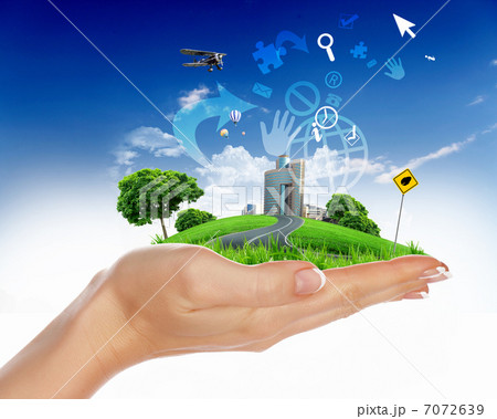 human hand holding a green cityのイラスト素材 [7072639] - PIXTA