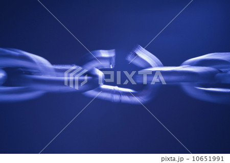 Broken link in chainの写真素材 [10651991] - PIXTA