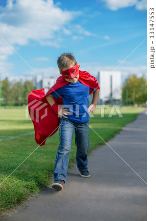 Superhero running forward and jumpingの写真素材 [13147553] - PIXTA