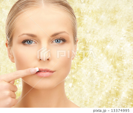 beautiful young woman pointing finger to her lipsの写真素材 [13374995] - PIXTA