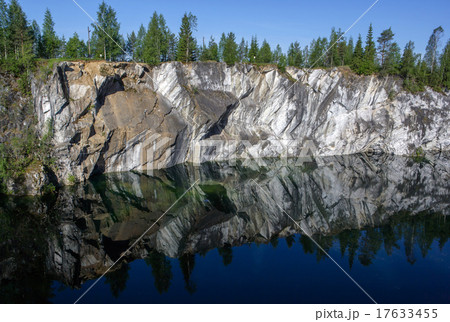 Marble quarry and lake insideの写真素材 [17633455] - PIXTA