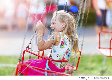 Little girl at fun fairの写真素材 [18020893] - PIXTA