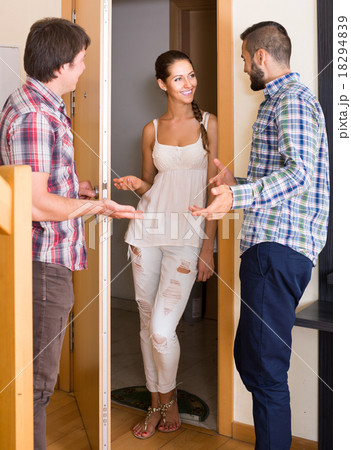 Family couple inviting friendの写真素材 [18294839] - PIXTA