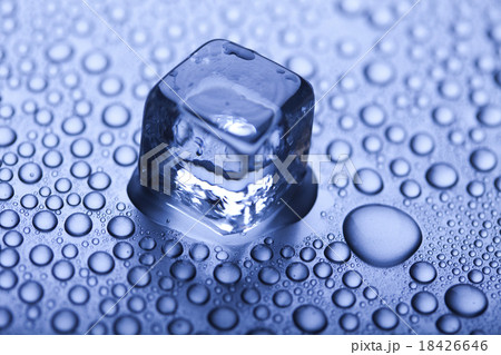 Shiny ice cubes, fresh blue themeの写真素材 [18426646] - PIXTA
