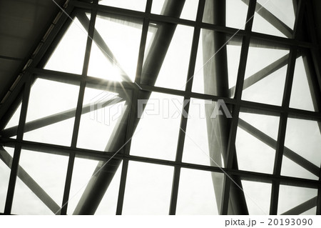 Business building, sunburst over building roofの写真素材 [20193090] - PIXTA