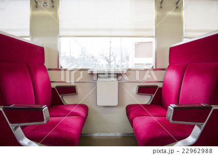 red seats on the trainsの写真素材 [22962988] - PIXTA