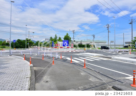 ラウンドアバウト交差点（岡山県浅口市）の写真素材 [23421603] - PIXTA