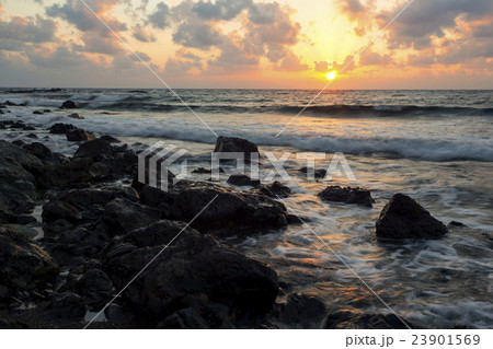 Sunrise on a beach in Pomosの写真素材 [23901569] - PIXTA