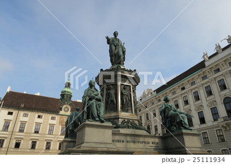 王宮中庭 フランツ一世像の写真素材 [25111934] - PIXTA
