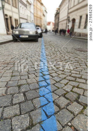 Blue parking lane on old cobblestone pavementの写真素材 [27668269] - PIXTA