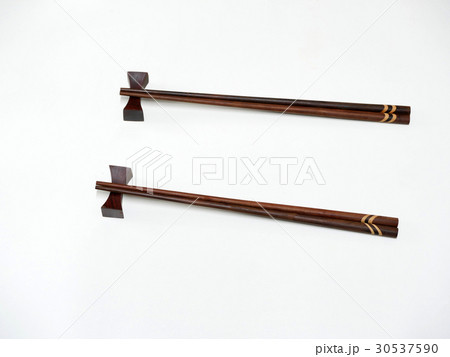 Two wooden chopsticks on bar.の写真素材 [30537590] - PIXTA