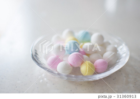 ガラス皿にラムネ菓子 | materials | digitalstage