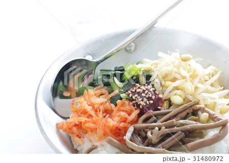 韓国料理のビビンバ丼の写真素材 [31480972] - PIXTA