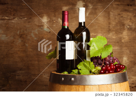 Bottles of wine の写真素材 [32345820] - PIXTA