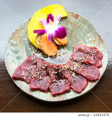 Premium japanese Rosu beef sliced on plateの写真素材 [32832476] - PIXTA