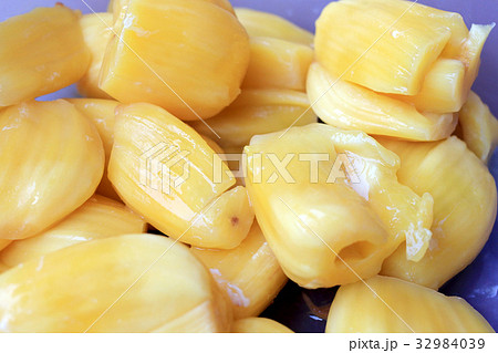 Piece of sweet yellow Jackfruit,Tropical fruit.の写真素材 [32984039] - PIXTA