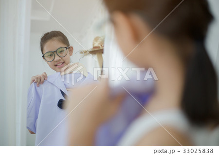 Little Asian student dressing school uniformの写真素材 [33025838] - PIXTA