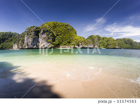 beautiful secluded beaches among limestone rocksの写真素材 [33374563] - PIXTA