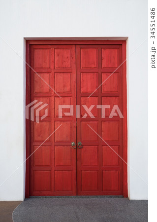 Big red entrance gateの写真素材 [34551486] - PIXTA