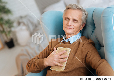 Extremely happy retired gentleman thinking aboutの写真素材 [36043074] - PIXTA