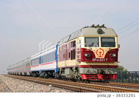 DF4D牽引の混成列車。2005/9/15の写真素材 [36353201] - PIXTA