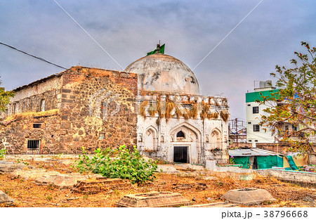 Dargah of Sheikh Zainuddin Khuldabad in Khuldabadの写真素材 [38796668] - PIXTA