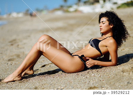 woman with beautiful body in bikini on the beach 39529212 PIXTA