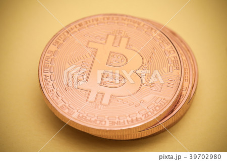 Stack of bronze color bitcoin on yellow backgroundの写真素材 [39702980] - PIXTA