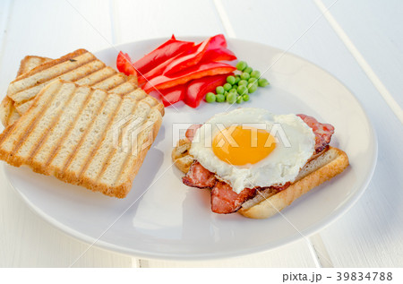 Fresh breakfest - ham, eggs, vegetable and toastの写真素材 [39834788] - PIXTA