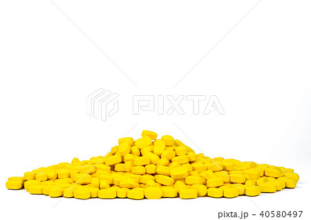 Pile of yellow tablet pills isolated on white の写真素材 [40580497] - PIXTA