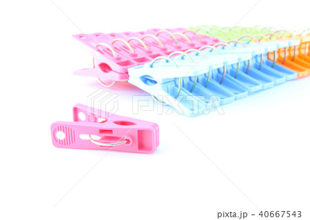 Pink peg in front of pegs row on white background.の写真素材 [40667543] - PIXTA