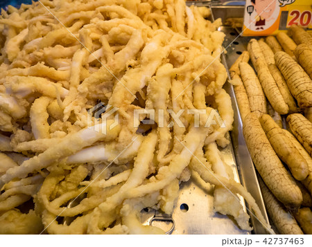 deep fried seafood in fish marketの写真素材 [42737463] - PIXTA