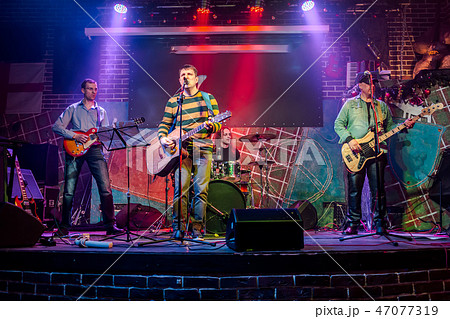 Band performs on stage in a nightclub | materials | digitalstage