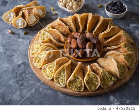 Traditional Arabic crepes stuffed with cream.の写真素材 [47520819] - PIXTA