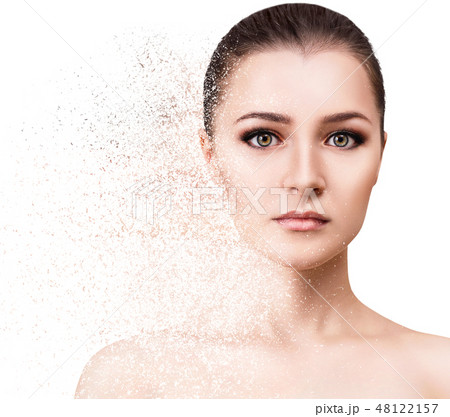 Female face crumbles into small particles.の写真素材 [48122157] - PIXTA