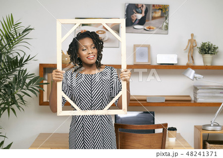 Creative woman posing with frameの写真素材 [48241371] - PIXTA