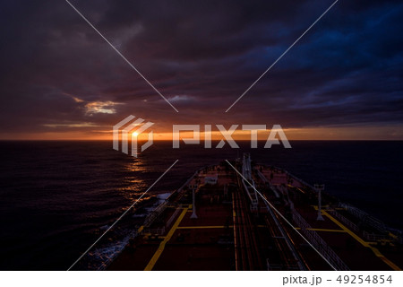 Sunset view from ship's navigation bridge windowの写真素材 [49254854] - PIXTA