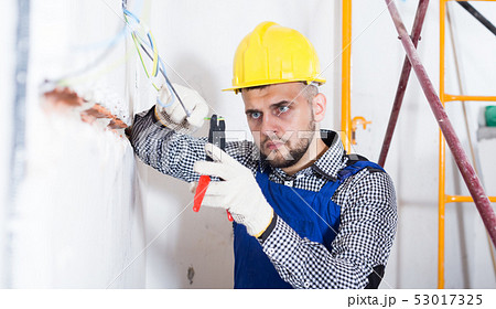 Craftsperson is mending the wiringの写真素材 [53017325] - PIXTA