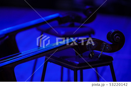 Two contrabasses on the stage in blue lightingの写真素材 [53220142] - PIXTA