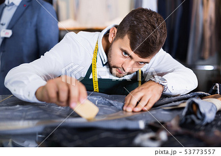 Handsome guy snipper in modern workshopの写真素材 [53773557] - PIXTA