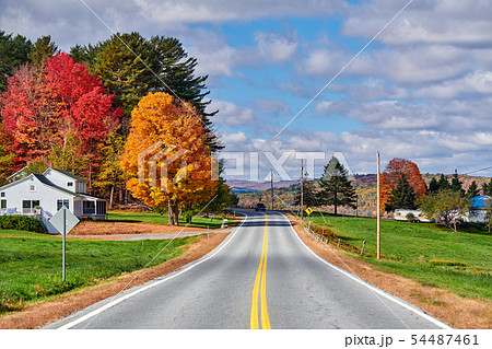 Highway at sunny autumn dayの写真素材 [54487461] - PIXTA