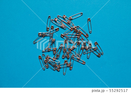 Safety pins on blue backgroundの写真素材 [55292517] - PIXTA