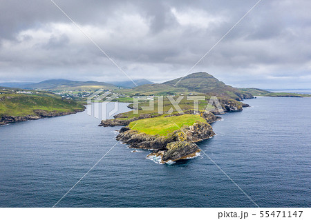 Aerial view of Teelin Bay in County Donegal on...の写真素材 [55471147] - PIXTA
