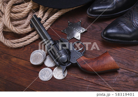 Old western gun with sheriff badge and silverの写真素材 [58319401] - PIXTA