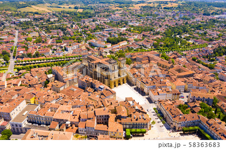 Aerial view of Auch overlooking Cathedralの写真素材 [58363683] - PIXTA